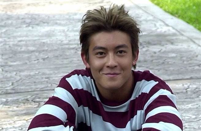 陳冠希親切與粉絲合照 濾鏡下帥臉竟崩壞變猴子 - 華人星光 - 中時新聞網