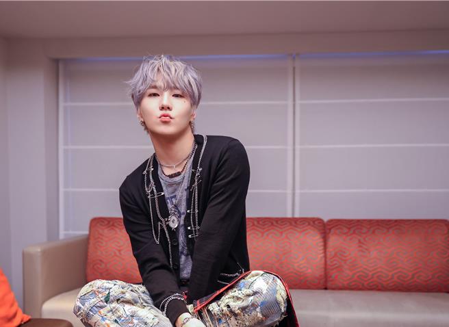 韓歌手BE’O喝手搖飲「愛蘆薈勝珍珠」 首來台喊話讓粉絲濕身 - 娛樂 - 中時