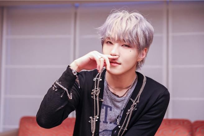 韓歌手BE’O喝手搖飲「愛蘆薈勝珍珠」 首來台喊話讓粉絲濕身 - 娛樂 - 中時