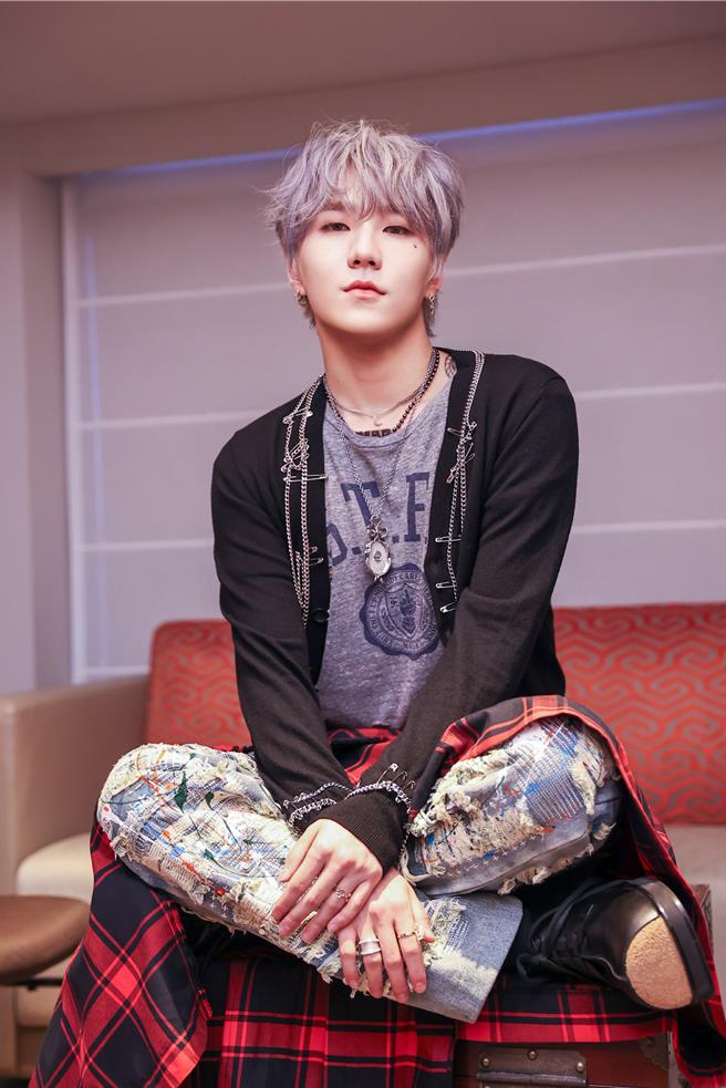 韓歌手BE’O喝手搖飲「愛蘆薈勝珍珠」 首來台喊話讓粉絲濕身 - 娛樂 - 中時