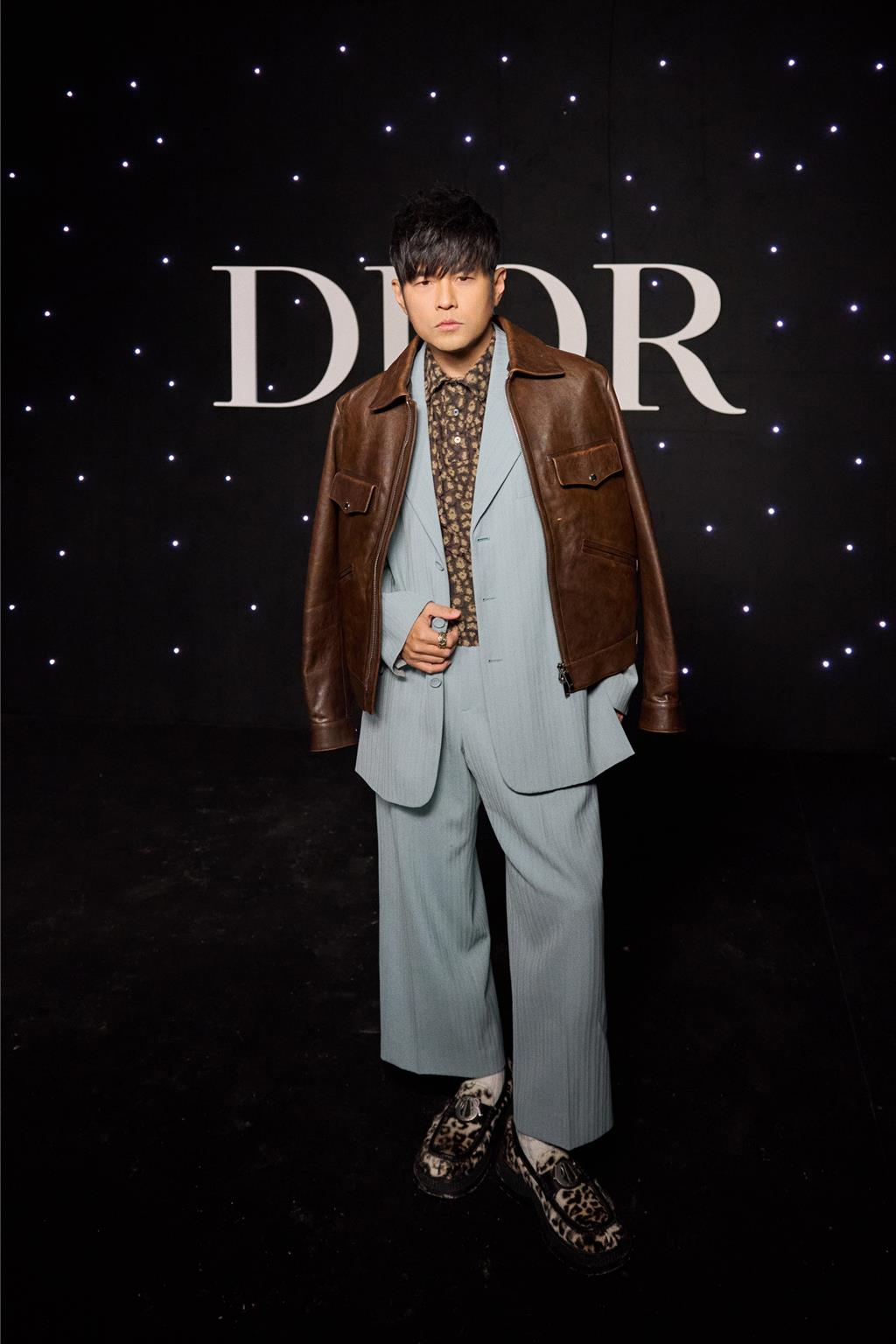 周杰倫帥氣現身巴黎時裝周 身旁驚見超大咖國際巨星 - 娛樂 - 中時