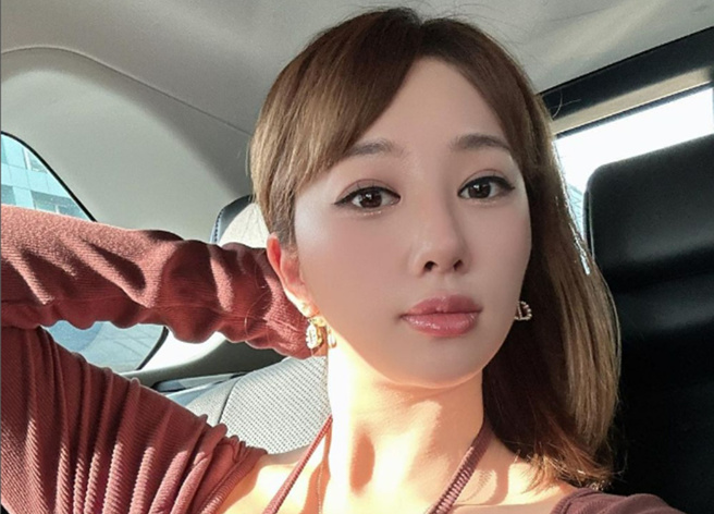 百万网红辣穿比基尼泡汤 傲人曲线吸40万网朝圣：快爆炸了 - 触美人 - 触mii