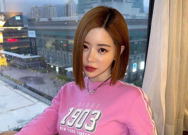 DJ SODA穿比基尼登日雜封面 手摸傲人身材網嗨翻 - 娛樂 - 中時新聞網