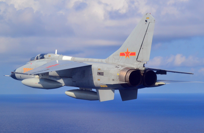 殲轟-7A戰機參演 在南部戰區跨軍種戰訓發揮1大效用 - 軍事 - 中時新聞網