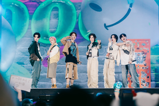 ZB1章昊秀台語驚喜獻唱〈想見你〉 ＆TEAM王奕翔圓夢帶成員回家開唱 - 娛樂 - 中時