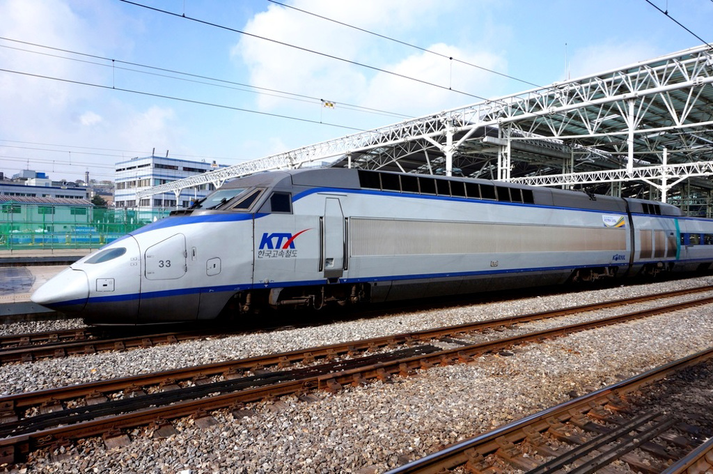 首爾火車撞載287人高鐵！釀4人傷 列車嚴重毀損畫面曝 - 國際 - 中時新聞網