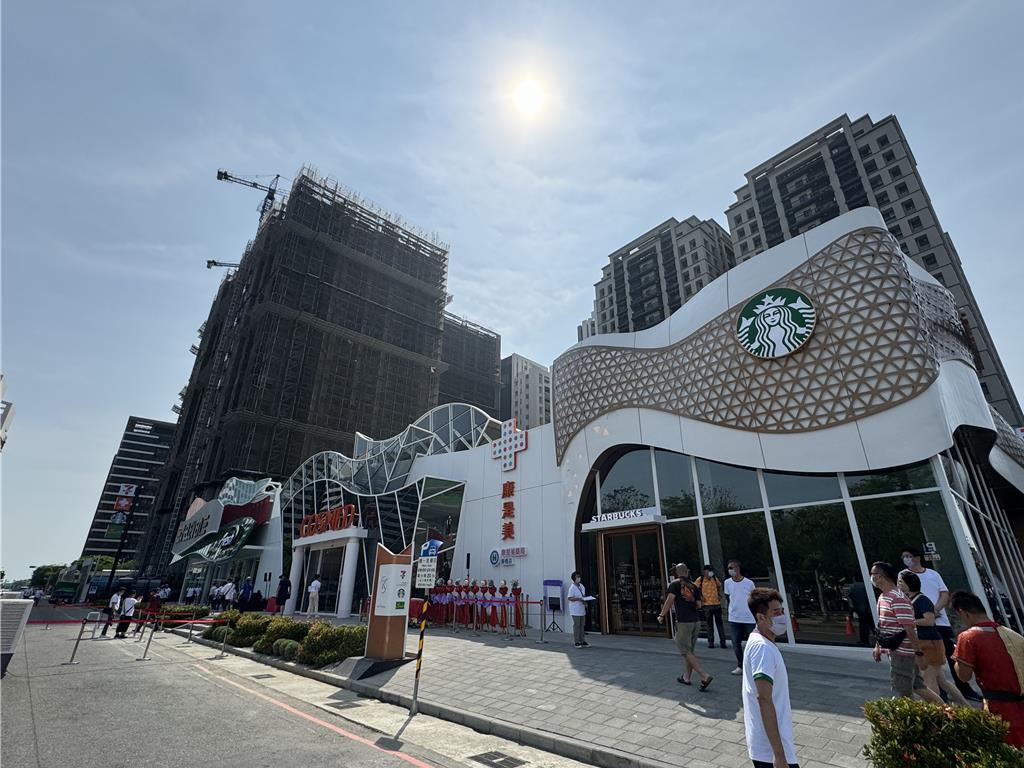 地表最狂7-11今開幕 占地1500坪 台南人瘋朝聖 - 時事 - 中時