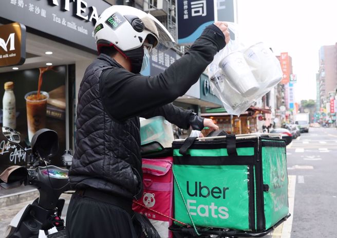 Uber Eats併Foodpanda變零售業A咖？國內巨頭緊張了 - 財經 - 中時新聞網