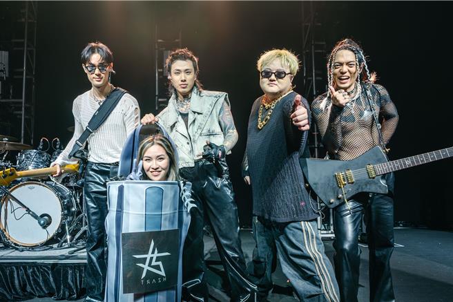 TRASH亞洲巡演起跑 主唱分身Marz23入圍金曲歌王開香檳慶祝 - 娛樂 - 中時