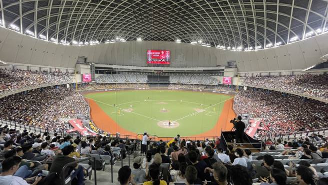 中職》龍象大戰人氣旺 29688人擠爆大巨蛋再寫新猷 - 棒球 - 中時