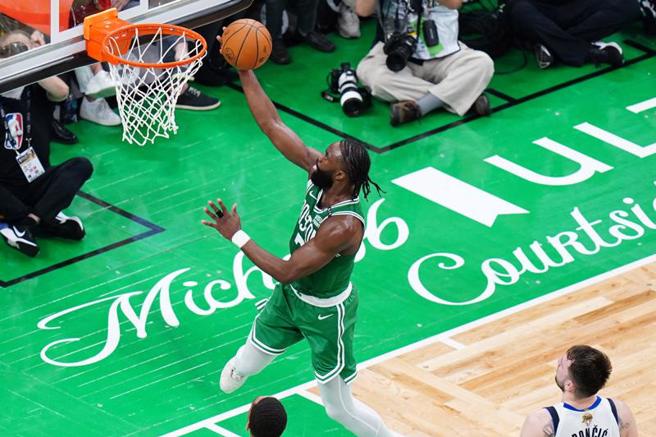 NBA》塔圖喜極而泣 傑倫布朗摘FMVP 荷福德圓冠軍夢 - 體育 - 中時