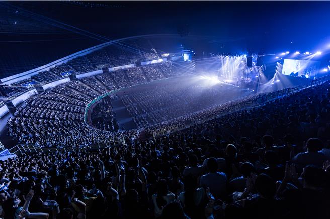 Aimer暌違5年開唱1.8萬人次朝聖 嗨唱《鬼滅》片頭曲掀高潮 - 娛樂 - 中時