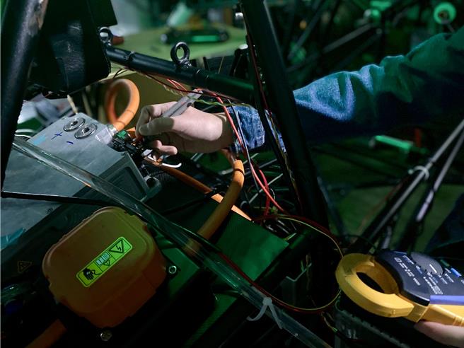 學生自研TTR8電動賽車 北科大賽車隊迎戰全球頂尖車隊 - 生活 - 中時