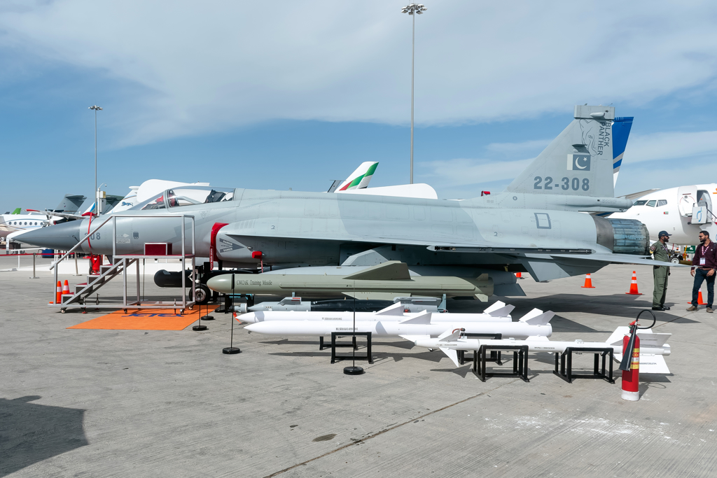 JF-17C梟龍戰機升級版服役了 它砸510億飆升戰力 - 軍事 - 中時新聞網