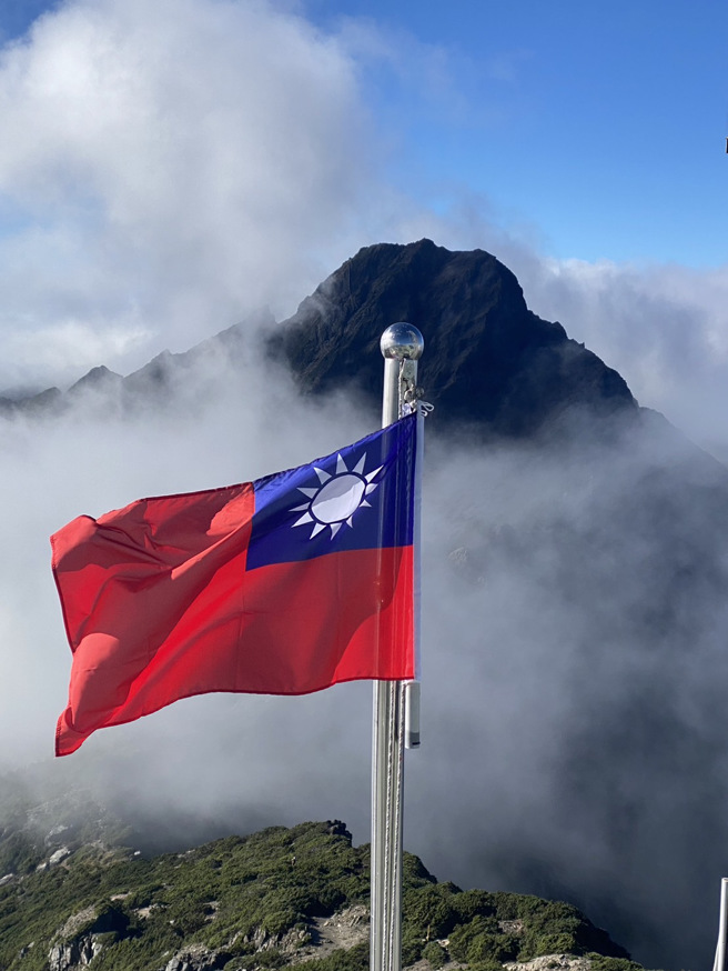 全台最高玉山國旗升起來了！絕美畫面曝光萬人讚 鄭明典嗨分享 - 生活 - 中時新聞網