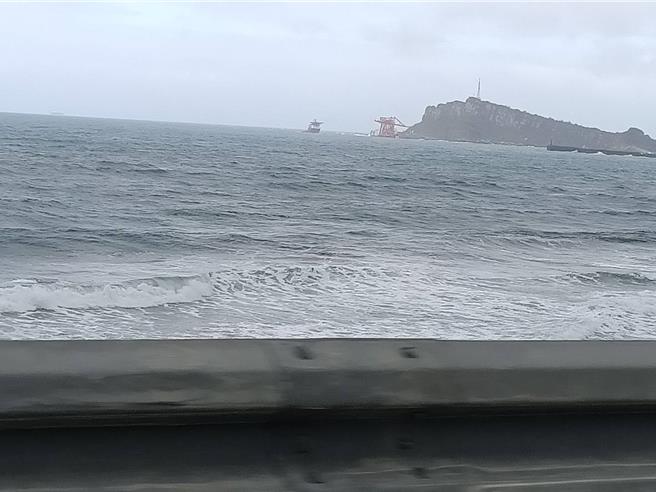 東北季風干擾鈺洲輪抽油作業 工程船返航檢修今晨回海域 - 生活 - 中時