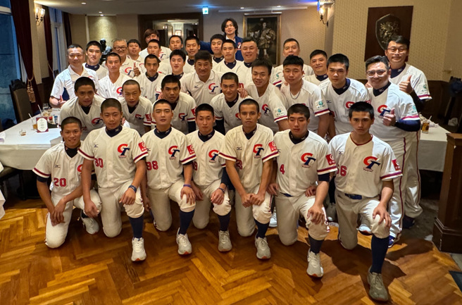 12強》鼓勵棒球小將 辜仲諒宴請U15、U18吃牛排、看比賽 - 體育 - 中時