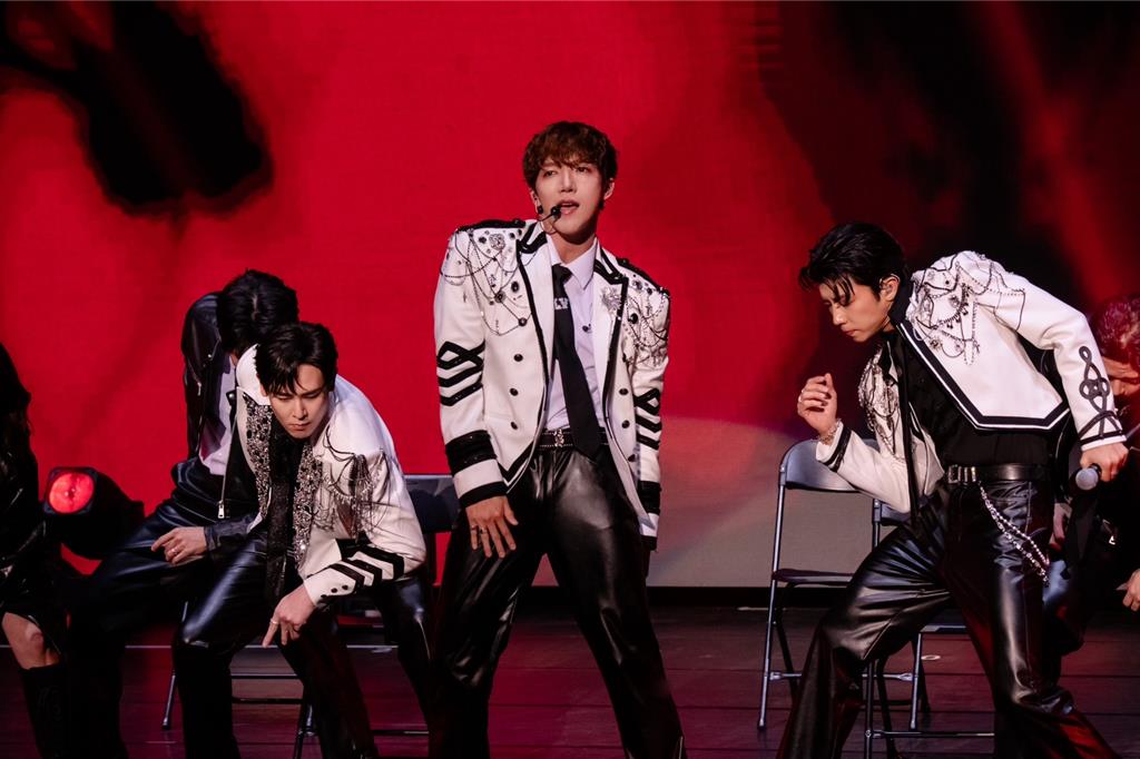 相隔12年再登寶島開唱！2PM大秀6塊肌粉絲嗨翻 - 哈燒日韓 - 中時