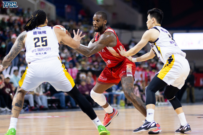 TPBL》羅賓森「開箱」就摘雙十 戰神力退特攻勇奪4連勝 - 體育 - 中時