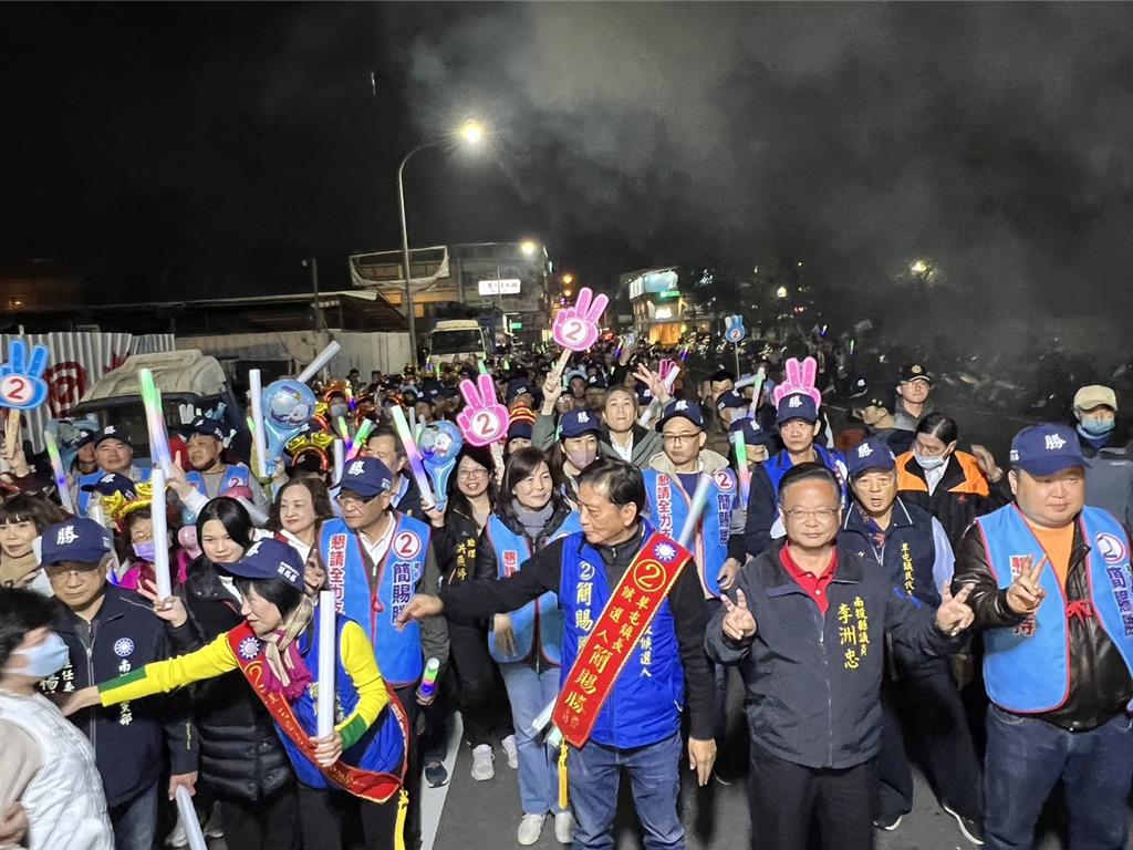 簡賜勝選前之夜徒步拉票 上千支持者助選氣勢旺 - 新聞 - 中時