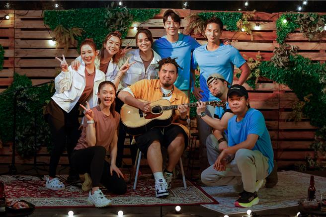 胡宇威「1部戲賺5000」只敢吃滷肉飯！母跨洋關心崩潰落淚 - 娛樂 - 中時