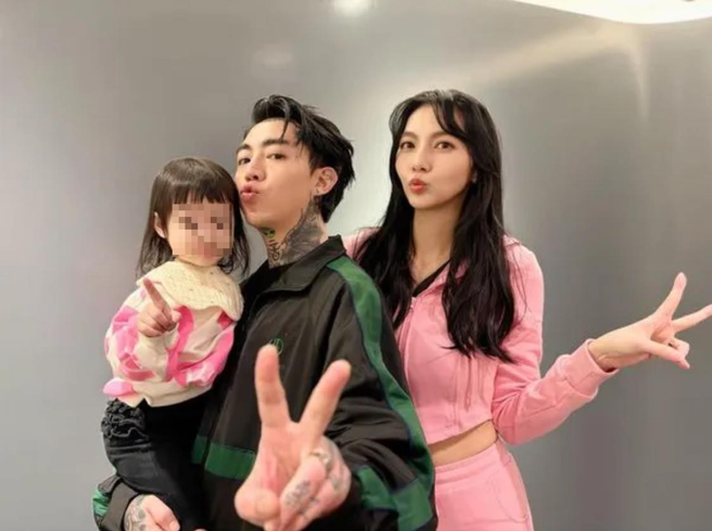 瘦子呛「Ozi勾二嫂」 谢和弦控前妻Keanna：还没离婚就偷约P - 娱乐 - 中时新闻网