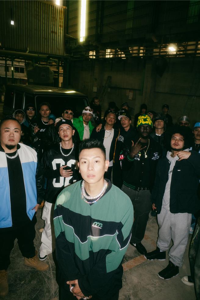 頑童MJ116嗨喊：兄弟們要進城！ 大淵驚險曝拍MV差點磨到背 - 娛樂 - 中時