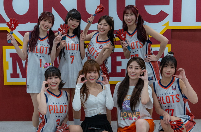 前富邦啦啦队重回棒球场应援！Pilots Crew降临乐天「双猿合体」 - 娱乐 - 中时新闻网