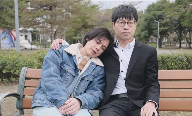 HowHow與藍亦明上演CP情！ 「霸氣椅子咚」粉紅泡泡滿點 - 娛樂 - 中時