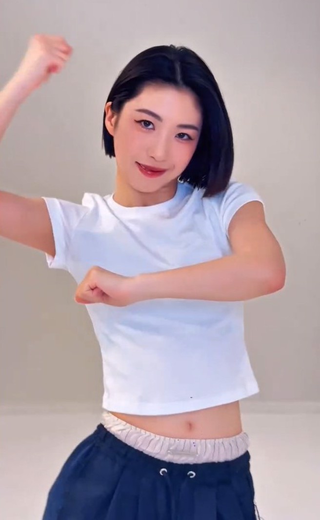 搞怪舞團的她「卸妝後」竟是女神！反差美貌網驚：同一個人？ - 娛樂 - 中時新聞網