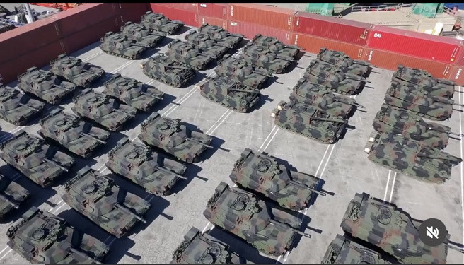 高清空拍照！我第二批42輛M1A2T戰車在美碼頭集運影像曝光 - 軍事 - 中時新聞網