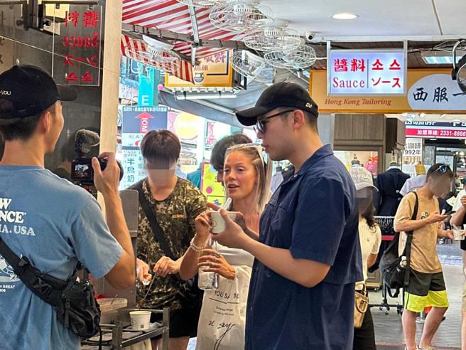 直擊》百萬YTR「DoDo Men」罕見合體！ 帶外國友人吃台味麵線 - 華人星光 - 中時新聞網