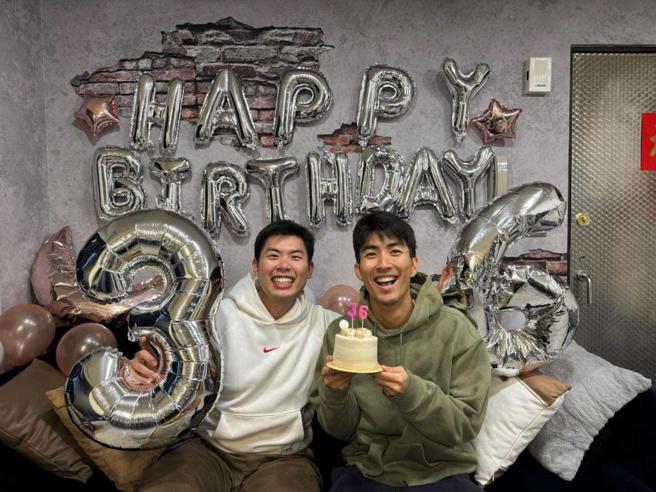 直擊》百萬YTR「DoDo Men」罕見合體！ 帶外國友人吃台味麵線 - 華人星光 - 中時新聞網