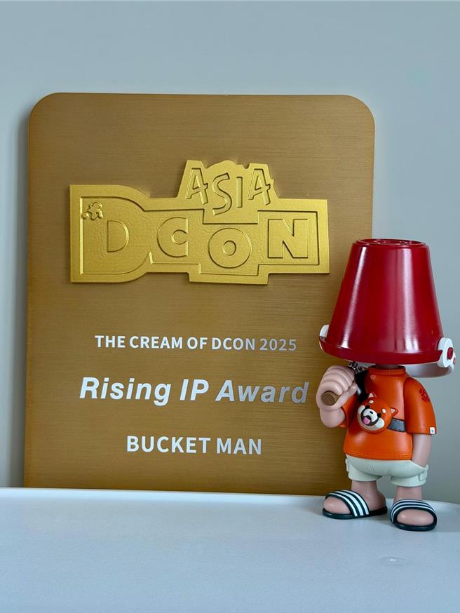 馮德倫新作奪「潮玩界奧斯卡」大獎 盼跨界合作連結創意 - 娛樂 - 中時