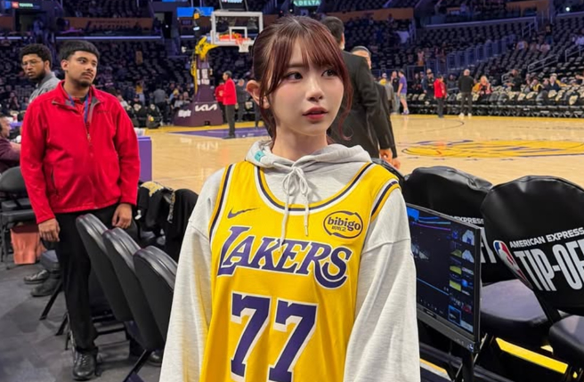 NBA詹姆士背后惊见「动作片女神！」老司机一眼认出：身材超好的 - 娱乐 - 中时新闻网