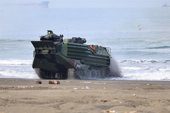 陸戰隊兩棲突擊搶灘 強化臨戰應變 - 軍事 - 中時新聞網