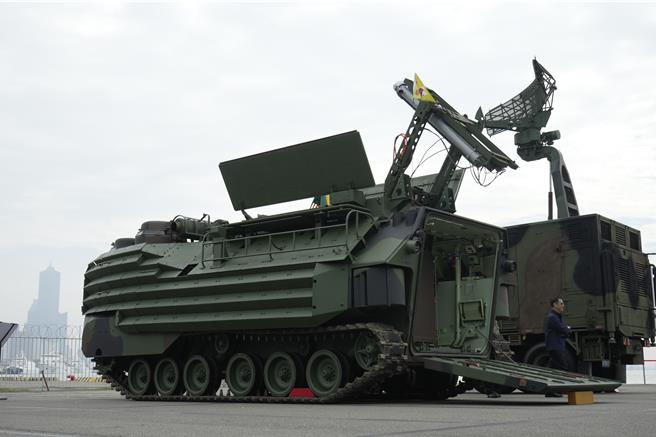 海軍營區開放大開箱 艦用無人機、AAV7掃雷模組罕見亮相 - 軍事 - 中時